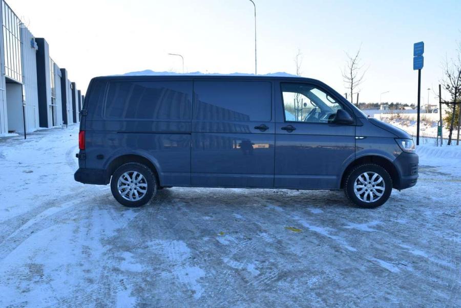 Grey Volkswagen Transporter 2019 in Vilnius, with an engine capacity of 1.97 L and mileage of 592 thousand km for 10700 €, photo 4 on AUTOMOTO.COM.LV