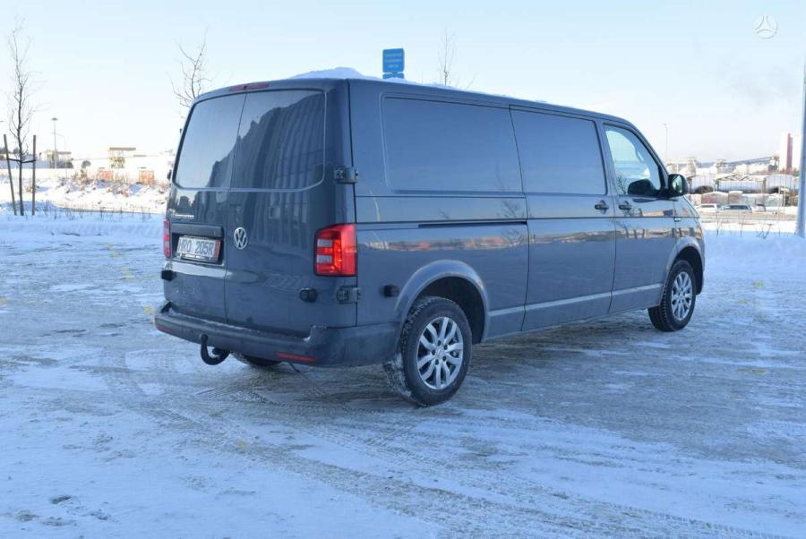 Grey Volkswagen Transporter 2019 in Vilnius, with an engine capacity of 1.97 L and mileage of 592 thousand km for 10700 €, photo 5 on AUTOMOTO.COM.LV