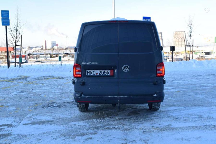 Grey Volkswagen Transporter 2019 in Vilnius, with an engine capacity of 1.97 L and mileage of 592 thousand km for 10700 €, photo 6 on AUTOMOTO.COM.LV