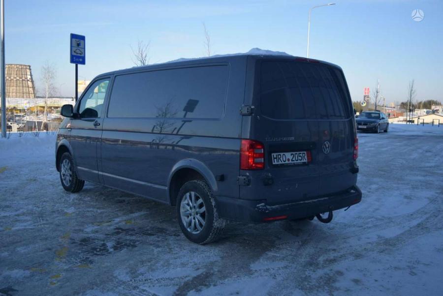Grey Volkswagen Transporter 2019 in Vilnius, with an engine capacity of 1.97 L and mileage of 592 thousand km for 10700 €, photo 7 on AUTOMOTO.COM.LV