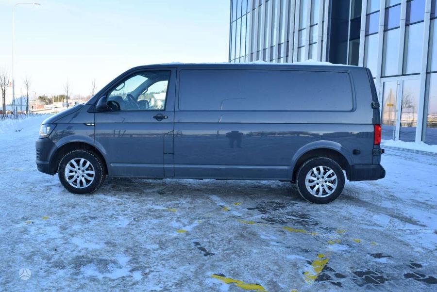 Grey Volkswagen Transporter 2019 in Vilnius, with an engine capacity of 1.97 L and mileage of 592 thousand km for 10700 €, photo 8 on AUTOMOTO.COM.LV