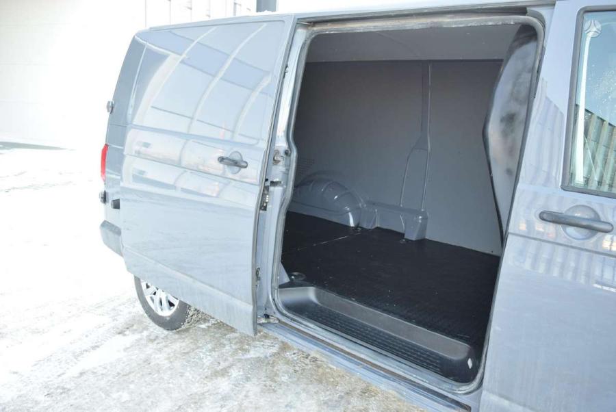 Grey Volkswagen Transporter 2019 in Vilnius, with an engine capacity of 1.97 L and mileage of 592 thousand km for 10700 €, photo 21 on AUTOMOTO.COM.LV