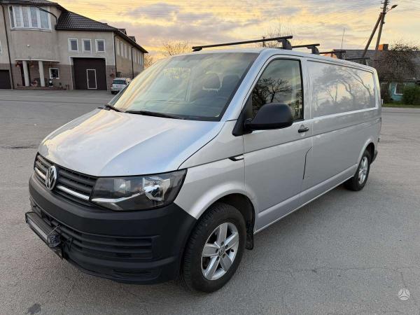 Pelēks Volkswagen Transporter 2019 Skaudvilė, ar dzinēja tilpumu 1.97 L un nobraukumu 310 tūkst. km par 10900 €, foto 2 vietnē AUTOMOTO.COM.LV