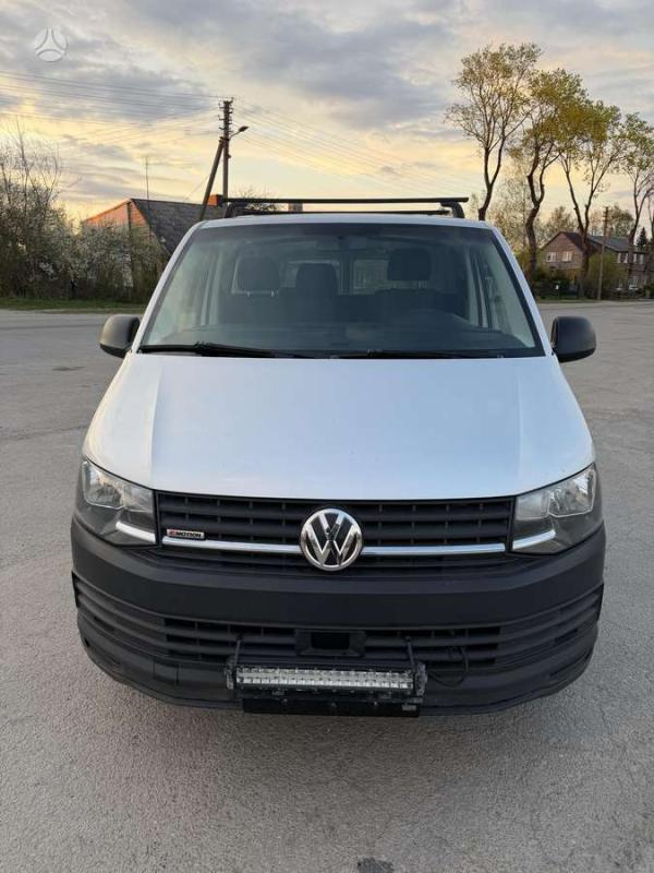 Pelēks Volkswagen Transporter 2019 Skaudvilė, ar dzinēja tilpumu 1.97 L un nobraukumu 310 tūkst. km par 10900 €, foto 3 vietnē AUTOMOTO.COM.LV