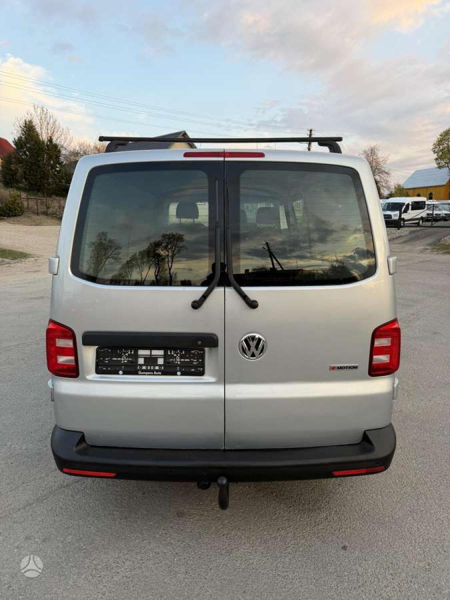 Pelēks Volkswagen Transporter 2019 Skaudvilė, ar dzinēja tilpumu 1.97 L un nobraukumu 310 tūkst. km par 10900 €, foto 8 vietnē AUTOMOTO.COM.LV