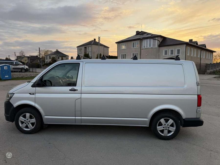 Pelēks Volkswagen Transporter 2019 Skaudvilė, ar dzinēja tilpumu 1.97 L un nobraukumu 310 tūkst. km par 10900 €, foto 9 vietnē AUTOMOTO.COM.LV