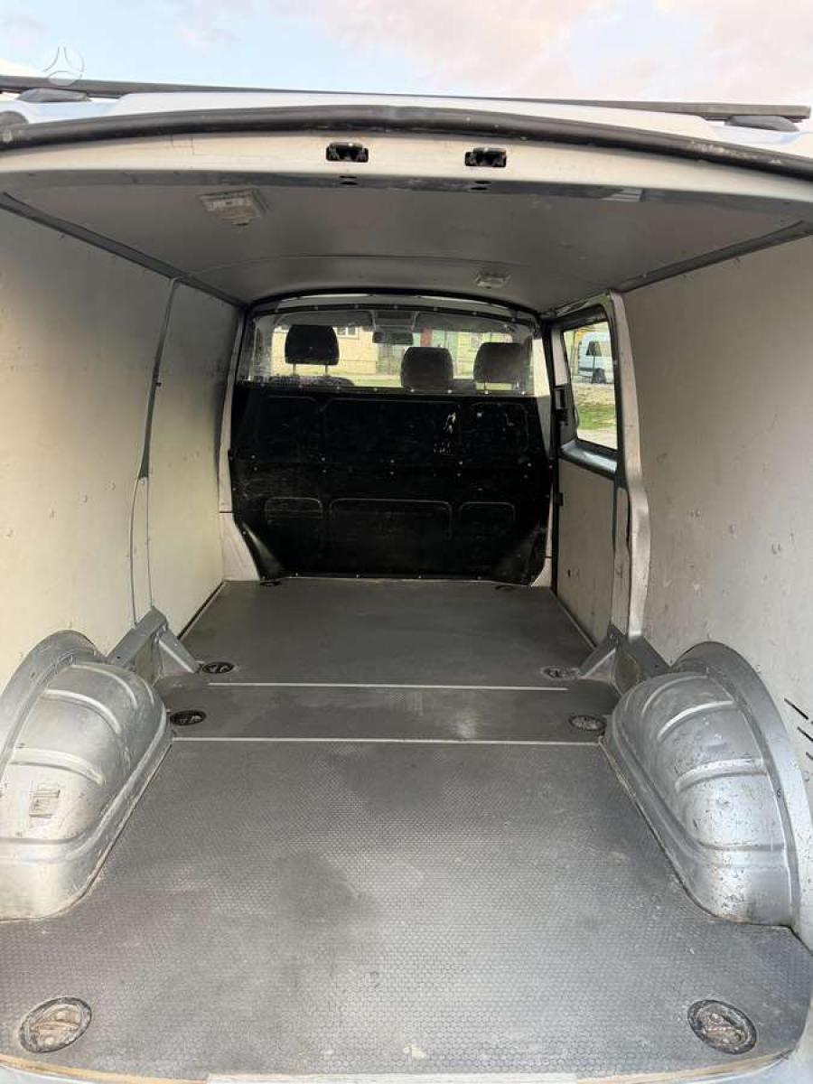 Pelēks Volkswagen Transporter 2019 Skaudvilė, ar dzinēja tilpumu 1.97 L un nobraukumu 310 tūkst. km par 10900 €, foto 10 vietnē AUTOMOTO.COM.LV
