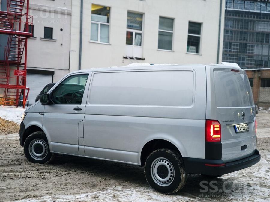 Pelēks Volkswagen Transporter 2019 Rīga, ar dzinēja tilpumu 2.00 L un nobraukumu 196 tūkst. km par 12600 €, foto 4 vietnē AUTOMOTO.COM.LV