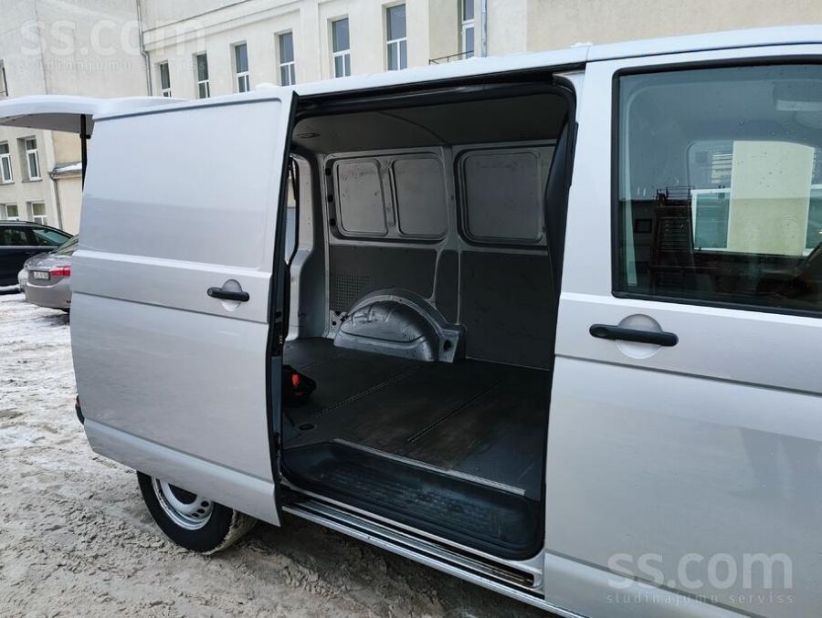 Pelēks Volkswagen Transporter 2019 Rīga, ar dzinēja tilpumu 2.00 L un nobraukumu 196 tūkst. km par 12600 €, foto 9 vietnē AUTOMOTO.COM.LV