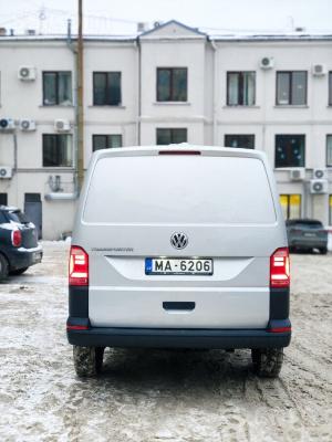 Grey Volkswagen Transporter 2019 in Riga, with an engine capacity of 2.00 L and mileage of 196 thousand km for 12600 €, photo 7 on AUTOMOTO.COM.LV