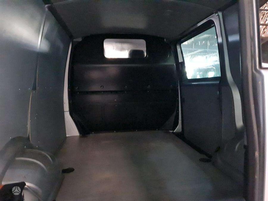 Pelēks Volkswagen Transporter 2020 Marijampole, ar dzinēja tilpumu 1.97 L un nobraukumu 207 tūkst. km par 15150 €, foto 5 vietnē AUTOMOTO.COM.LV