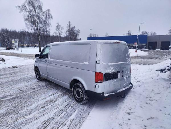 Grey Volkswagen Transporter 2020 in Kaunas, with an engine capacity of 2.00 L and mileage of 203 thousand km for 15900 €, photo 4 on AUTOMOTO.COM.LV