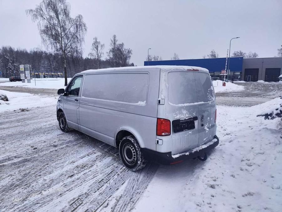 Grey Volkswagen Transporter 2020 in Kaunas, with an engine capacity of 2.00 L and mileage of 203 thousand km for 15900 €, photo 4 on AUTOMOTO.COM.LV