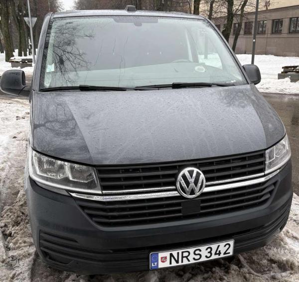 Grey Volkswagen Transporter 2020 in Kaunas, with an engine capacity of 1.97 L and mileage of 208 thousand km for 13300 €, photo 2 on AUTOMOTO.COM.LV