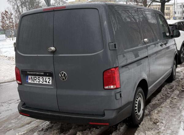 Grey Volkswagen Transporter 2020 in Kaunas, with an engine capacity of 1.97 L and mileage of 208 thousand km for 13300 €, photo 7 on AUTOMOTO.COM.LV