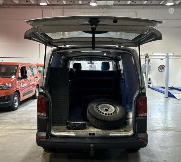 Pelēks Volkswagen Transporter 2020 Klaipėda, ar dzinēja tilpumu 1.97 L un nobraukumu 208 tūkst. km par 15729 €, foto 8 vietnē AUTOMOTO.COM.LV