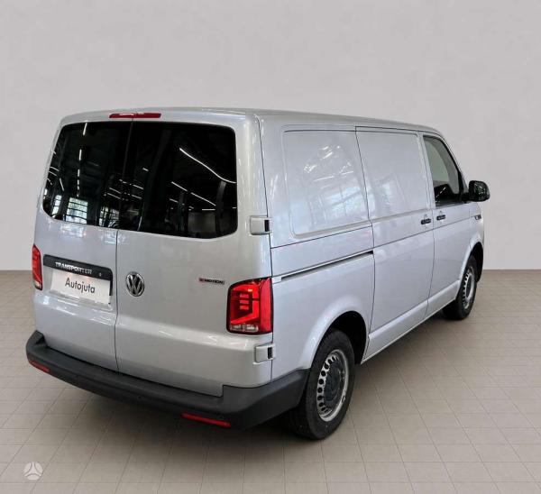 Grey Volkswagen Transporter 2020 in Kaunas, with an engine capacity of 1.97 L and mileage of 196 thousand km for 17800 €, photo 4 on AUTOMOTO.COM.LV