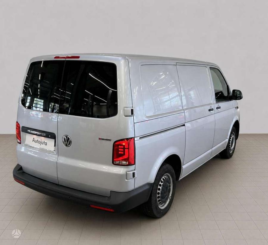 Pelēks Volkswagen Transporter 2020 Kauņa, ar dzinēja tilpumu 1.97 L un nobraukumu 196 tūkst. km par 17800 €, foto 5 vietnē AUTOMOTO.COM.LV