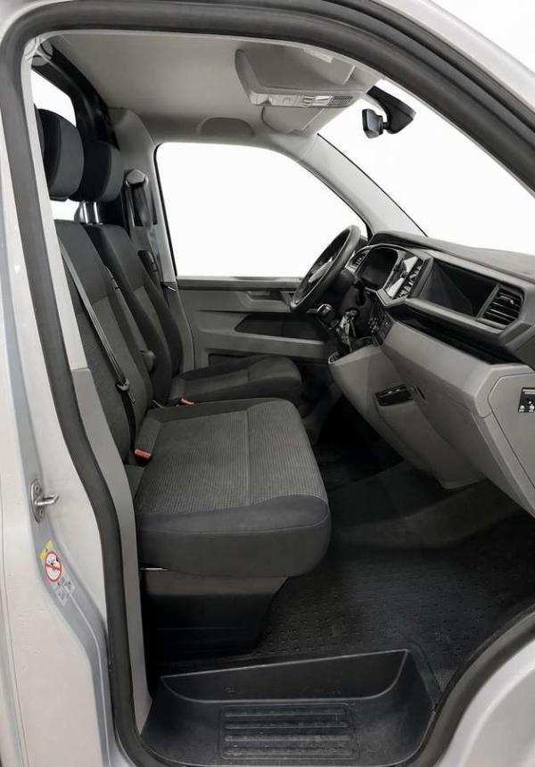Grey Volkswagen Transporter 2020 in Kaunas, with an engine capacity of 1.97 L and mileage of 196 thousand km for 17800 €, photo 7 on AUTOMOTO.COM.LV