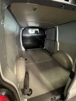 Pelēks Volkswagen Transporter 2020 Kauņa, ar dzinēja tilpumu 1.97 L un nobraukumu 196 tūkst. km par 17800 €, foto 10 vietnē AUTOMOTO.COM.LV