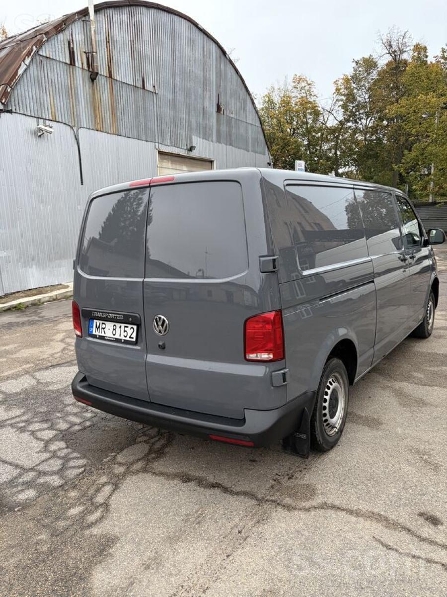 Grey Volkswagen Transporter 2020 in Riga, with an engine capacity of 2.00 L and mileage of 325 thousand km for 11100 €, photo 5 on AUTOMOTO.COM.LV