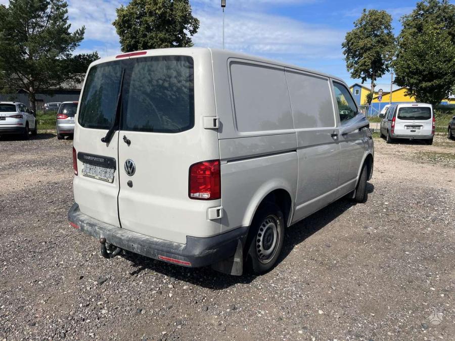Grey Volkswagen Transporter 2021 in Taurage, with an engine capacity of 2.00 L and mileage of 344 thousand km for 6600 €, photo 4 on AUTOMOTO.COM.LV