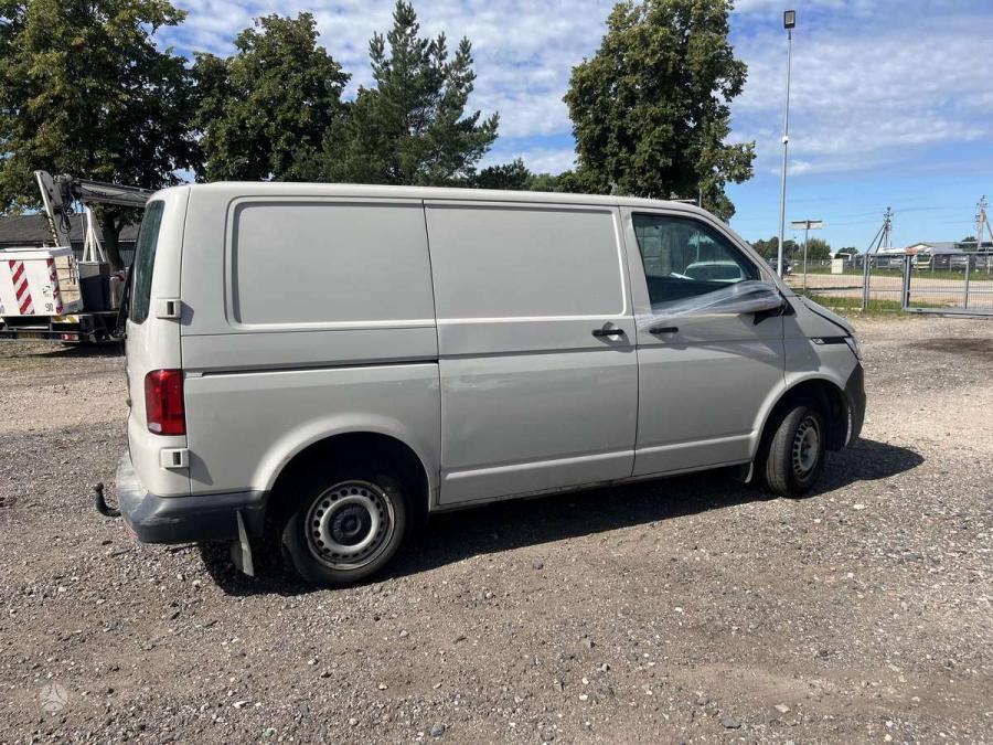 Grey Volkswagen Transporter 2021 in Taurage, with an engine capacity of 2.00 L and mileage of 344 thousand km for 6600 €, photo 6 on AUTOMOTO.COM.LV