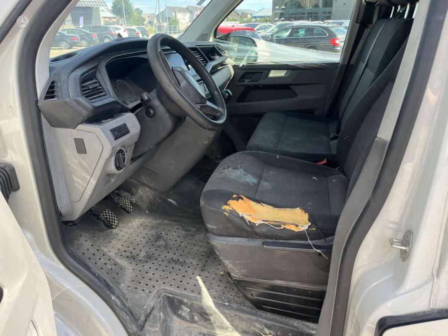 Grey Volkswagen Transporter 2021 in Taurage, with an engine capacity of 2.00 L and mileage of 344 thousand km for 6600 €, photo 11 on AUTOMOTO.COM.LV
