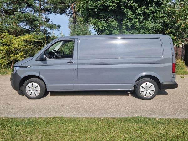 Grey Volkswagen Transporter 2021 in Vilnius, with an engine capacity of 1.97 L and mileage of 113 thousand km for 18100 €, photo 4 on AUTOMOTO.COM.LV