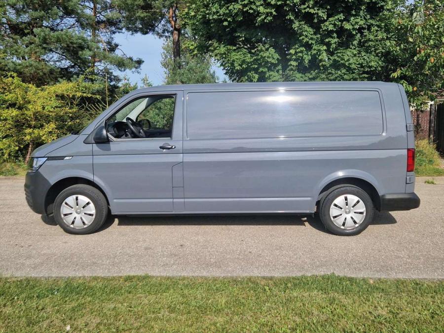 Grey Volkswagen Transporter 2021 in Vilnius, with an engine capacity of 1.97 L and mileage of 113 thousand km for 18100 €, photo 4 on AUTOMOTO.COM.LV