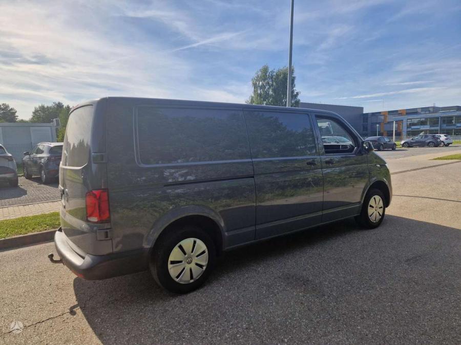 Grey Volkswagen Transporter 2021 in Vilnius, with an engine capacity of 1.97 L and mileage of 113 thousand km for 18100 €, photo 7 on AUTOMOTO.COM.LV