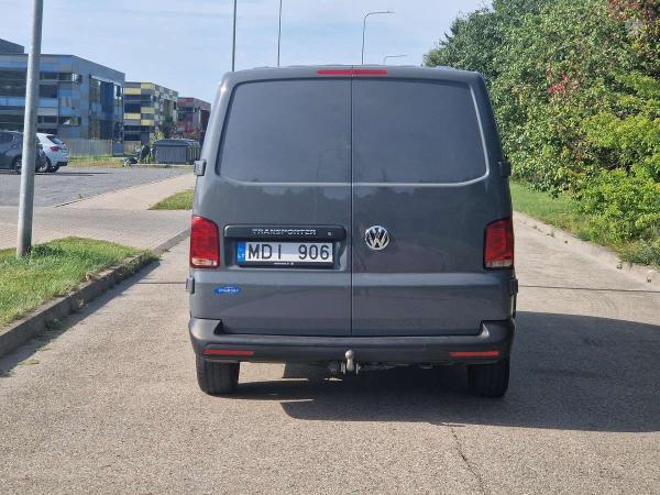 Grey Volkswagen Transporter 2021 in Vilnius, with an engine capacity of 1.97 L and mileage of 113 thousand km for 18100 €, photo 11 on AUTOMOTO.COM.LV