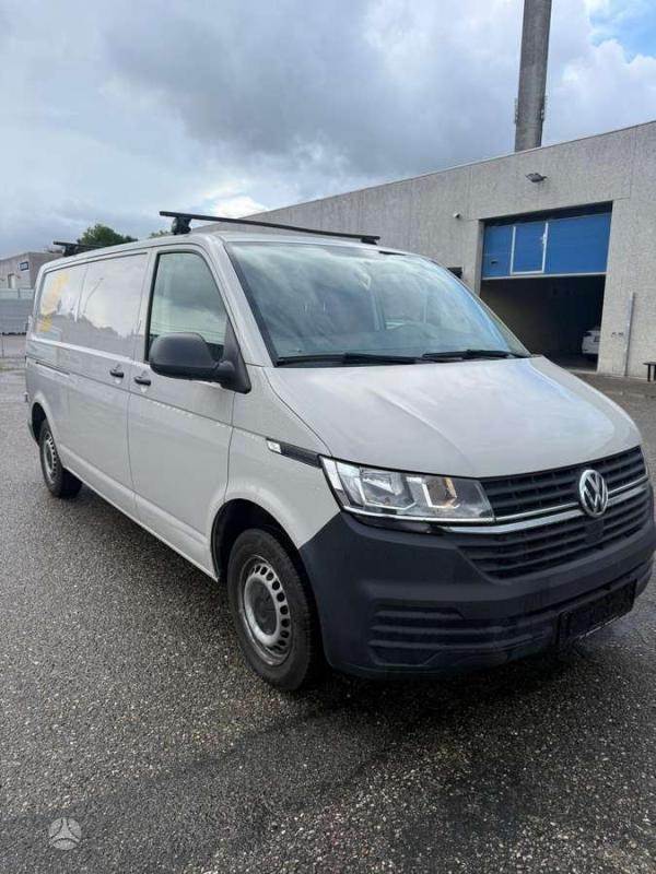 Pelēks Volkswagen Transporter 2021 Panevēža, ar dzinēja tilpumu 1.97 L un nobraukumu 281 tūkst. km par 12999 €, foto 1 vietnē AUTOMOTO.COM.LV