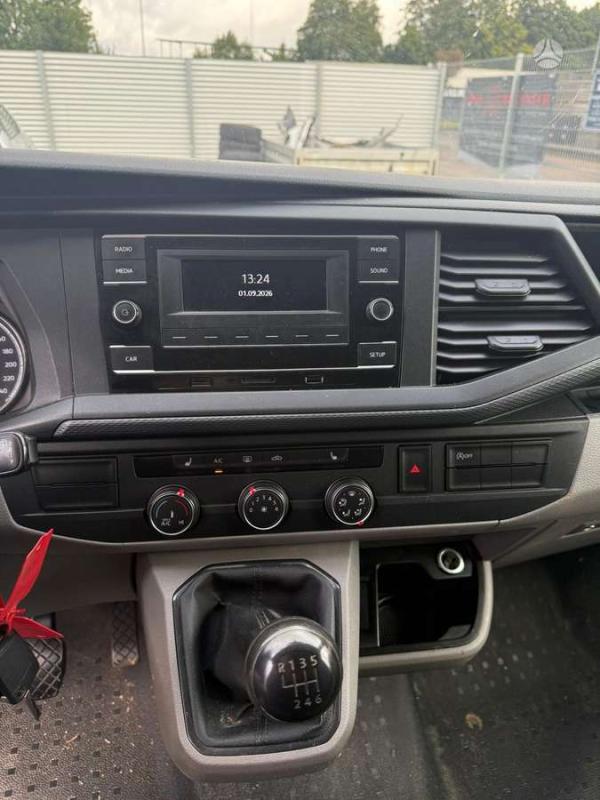 Pelēks Volkswagen Transporter 2021 Panevēža, ar dzinēja tilpumu 1.97 L un nobraukumu 281 tūkst. km par 12999 €, foto 8 vietnē AUTOMOTO.COM.LV