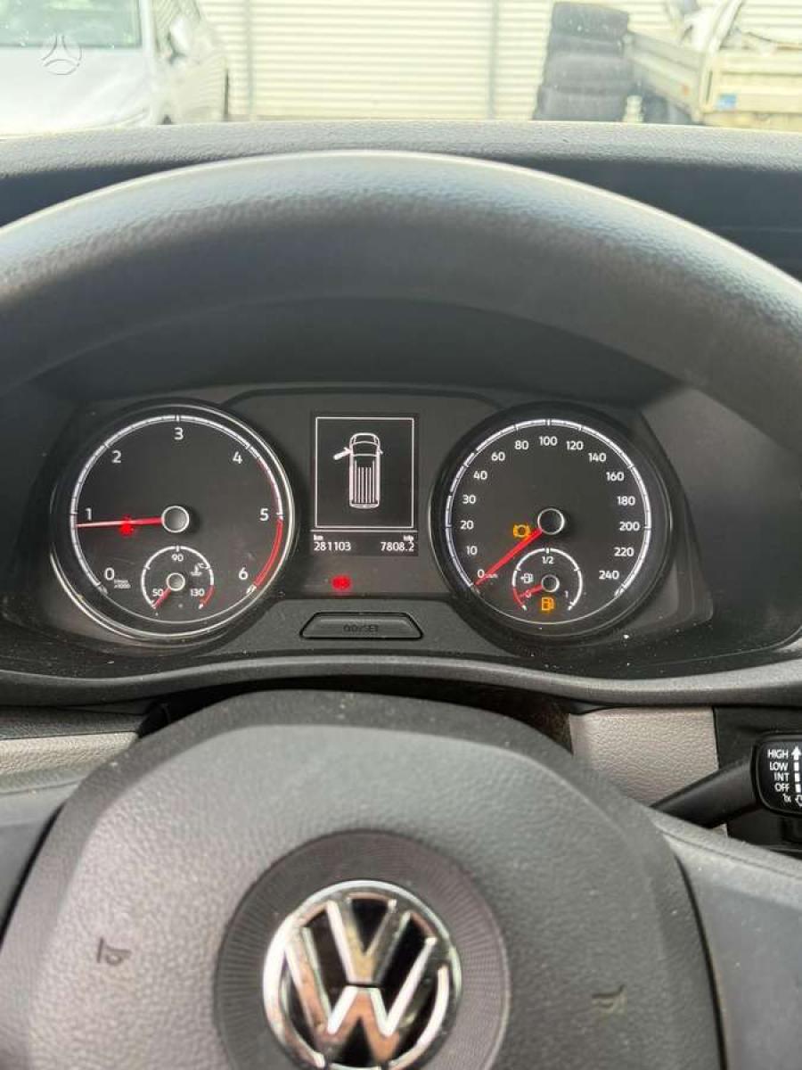 Pelēks Volkswagen Transporter 2021 Panevēža, ar dzinēja tilpumu 1.97 L un nobraukumu 281 tūkst. km par 12999 €, foto 9 vietnē AUTOMOTO.COM.LV
