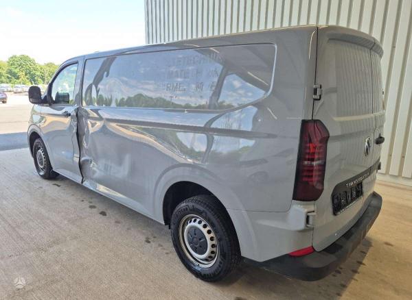 Pelēks Volkswagen Transporter 2025 Klaipėda, ar dzinēja tilpumu 2.00 L un nobraukumu 5 tūkst. km par 13900 €, foto 2 vietnē AUTOMOTO.COM.LV