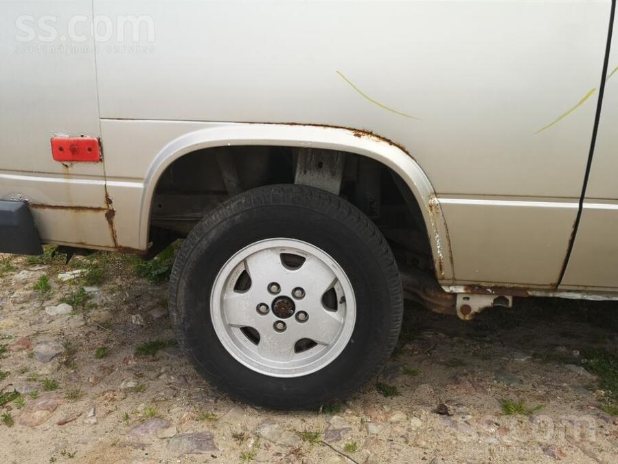 Grey Volkswagen Transporter 1987 in Riga, with an engine capacity of 2.10 L and mileage of 237 thousand km for 9500 €, photo 12 on AUTOMOTO.COM.LV
