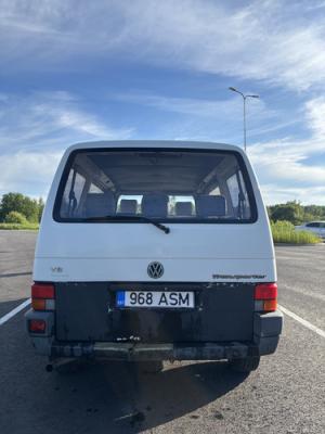 Grey Volkswagen Transporter 1993 in Narva, with an engine capacity of 2.40 L and mileage of 305 thousand km for 1000 €, photo 4 on AUTOMOTO.COM.LV