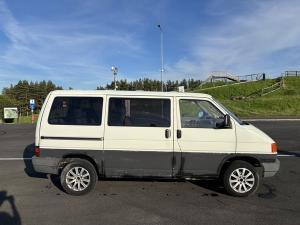 Grey Volkswagen Transporter 1993 in Narva, with an engine capacity of 2.40 L and mileage of 305 thousand km for 1000 €, photo 5 on AUTOMOTO.COM.LV