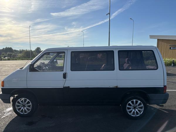 Pelēks Volkswagen Transporter 1993 Narva, ar dzinēja tilpumu 2.40 L un nobraukumu 305 tūkst. km par 1000 €, foto 5 vietnē AUTOMOTO.COM.LV