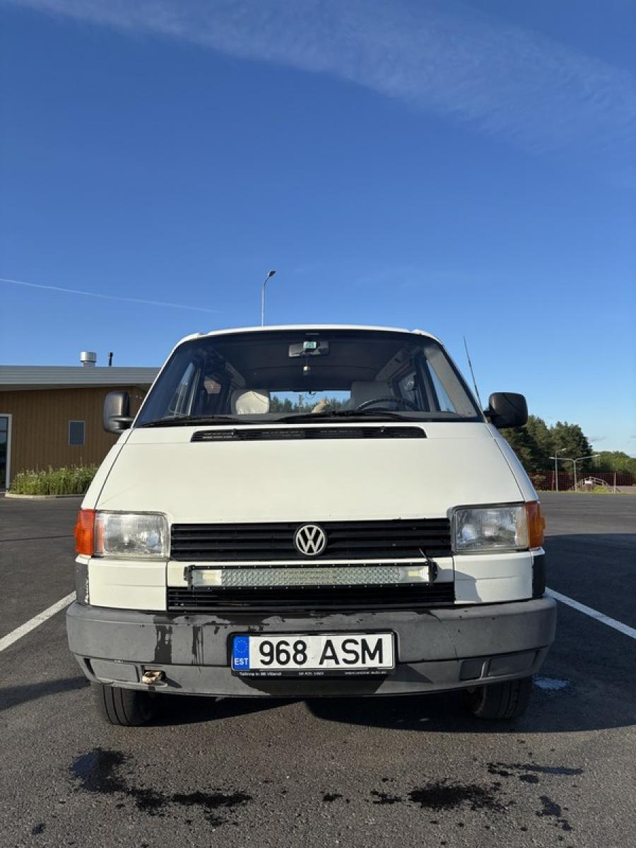 Grey Volkswagen Transporter 1993 in Narva, with an engine capacity of 2.40 L and mileage of 305 thousand km for 1000 €, photo 15 on AUTOMOTO.COM.LV