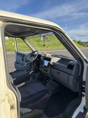 Grey Volkswagen Transporter 1993 in Narva, with an engine capacity of 2.40 L and mileage of 305 thousand km for 1000 €, photo 21 on AUTOMOTO.COM.LV