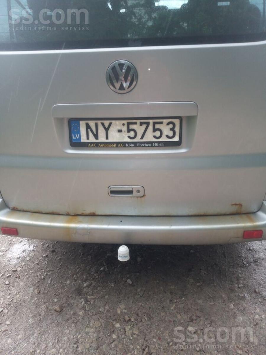 Grey Volkswagen Transporter 2003 in Jurmala, with an engine capacity of 2.50 L and mileage of 439 thousand km for 3600 €, photo 9 on AUTOMOTO.COM.LV