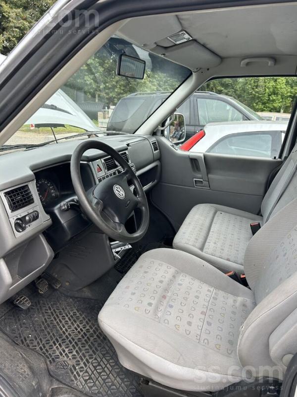 Grey Volkswagen Transporter 2003 in Limbazi, with an engine capacity of 2.50 L and mileage of 398 thousand km for 5500 €, photo 6 on AUTOMOTO.COM.LV