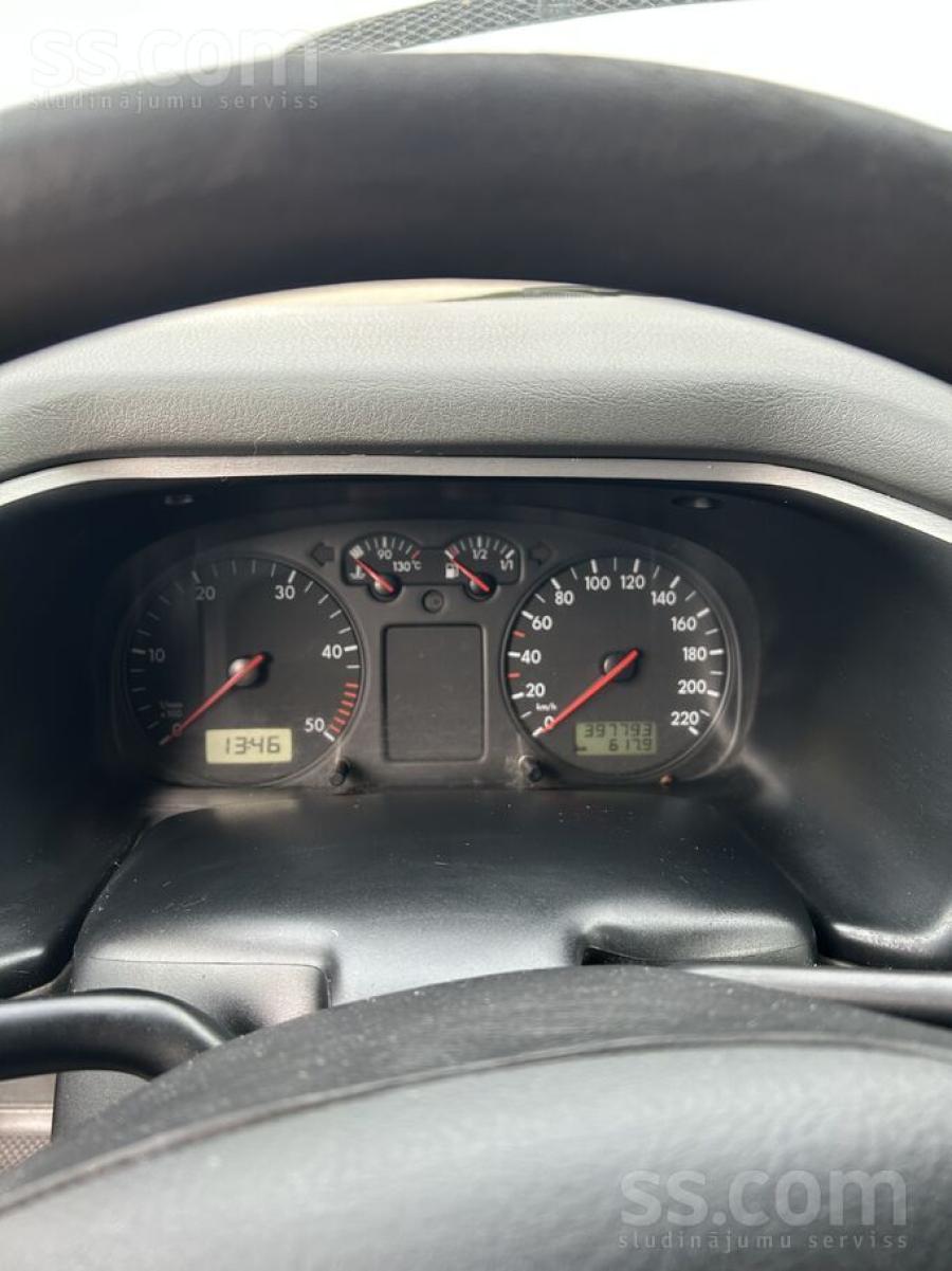 Grey Volkswagen Transporter 2003 in Limbazi, with an engine capacity of 2.50 L and mileage of 398 thousand km for 5500 €, photo 7 on AUTOMOTO.COM.LV