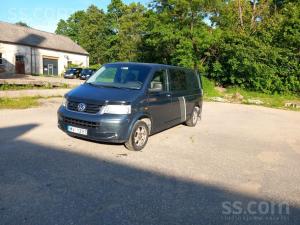 Pelēks Volkswagen Transporter 2004 Liepāja, ar dzinēja tilpumu 2.50 L un nobraukumu 440 tūkst. km par 13915 €, foto 1 vietnē AUTOMOTO.COM.LV