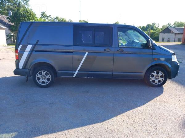 Grey Volkswagen Transporter 2004 in Liepaja, with an engine capacity of 2.50 L and mileage of 440 thousand km for 13915 €, photo 4 on AUTOMOTO.COM.LV