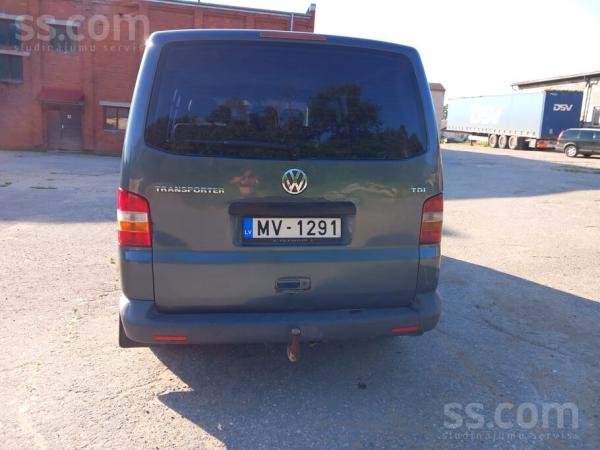 Grey Volkswagen Transporter 2004 in Liepaja, with an engine capacity of 2.50 L and mileage of 440 thousand km for 13915 €, photo 6 on AUTOMOTO.COM.LV