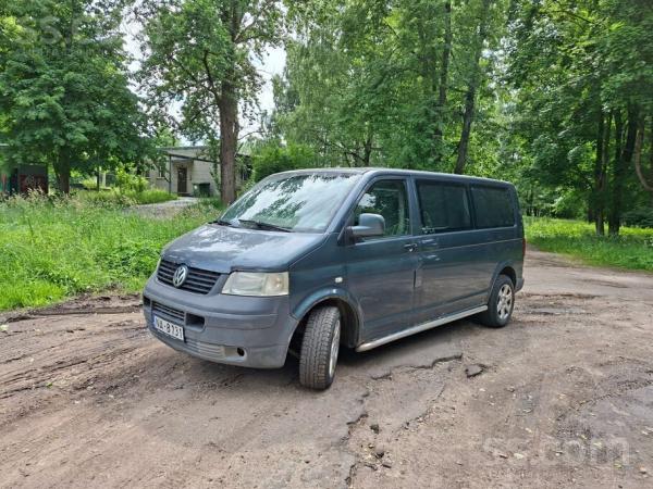 Grey Volkswagen Transporter 2004 in Riga, with an engine capacity of 2.50 L and mileage of 225 thousand km for 3500 €, photo 1 on AUTOMOTO.COM.LV