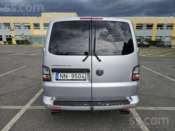 Pelēks Volkswagen Transporter 2004 Rīga, ar dzinēja tilpumu 2.50 L un nobraukumu 400 tūkst. km par 4900 €, foto 6 vietnē AUTOMOTO.COM.LV